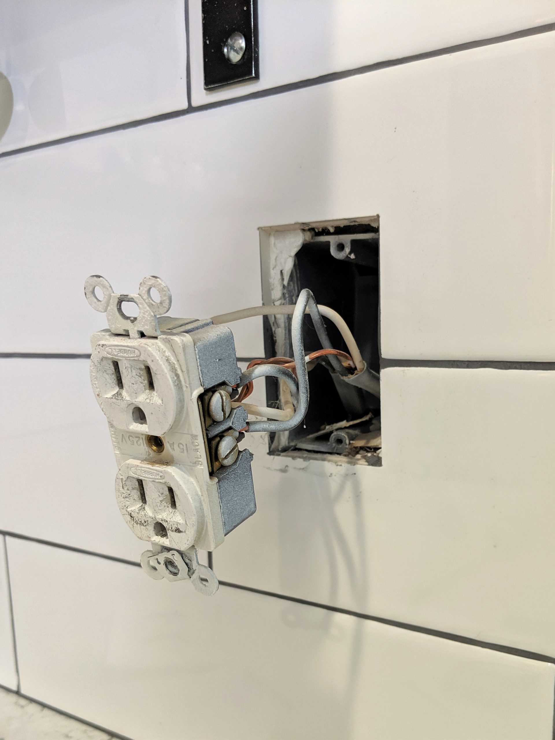 MODERN OUTLETS AND SWITCHES: An easy and affordable way to update any ...