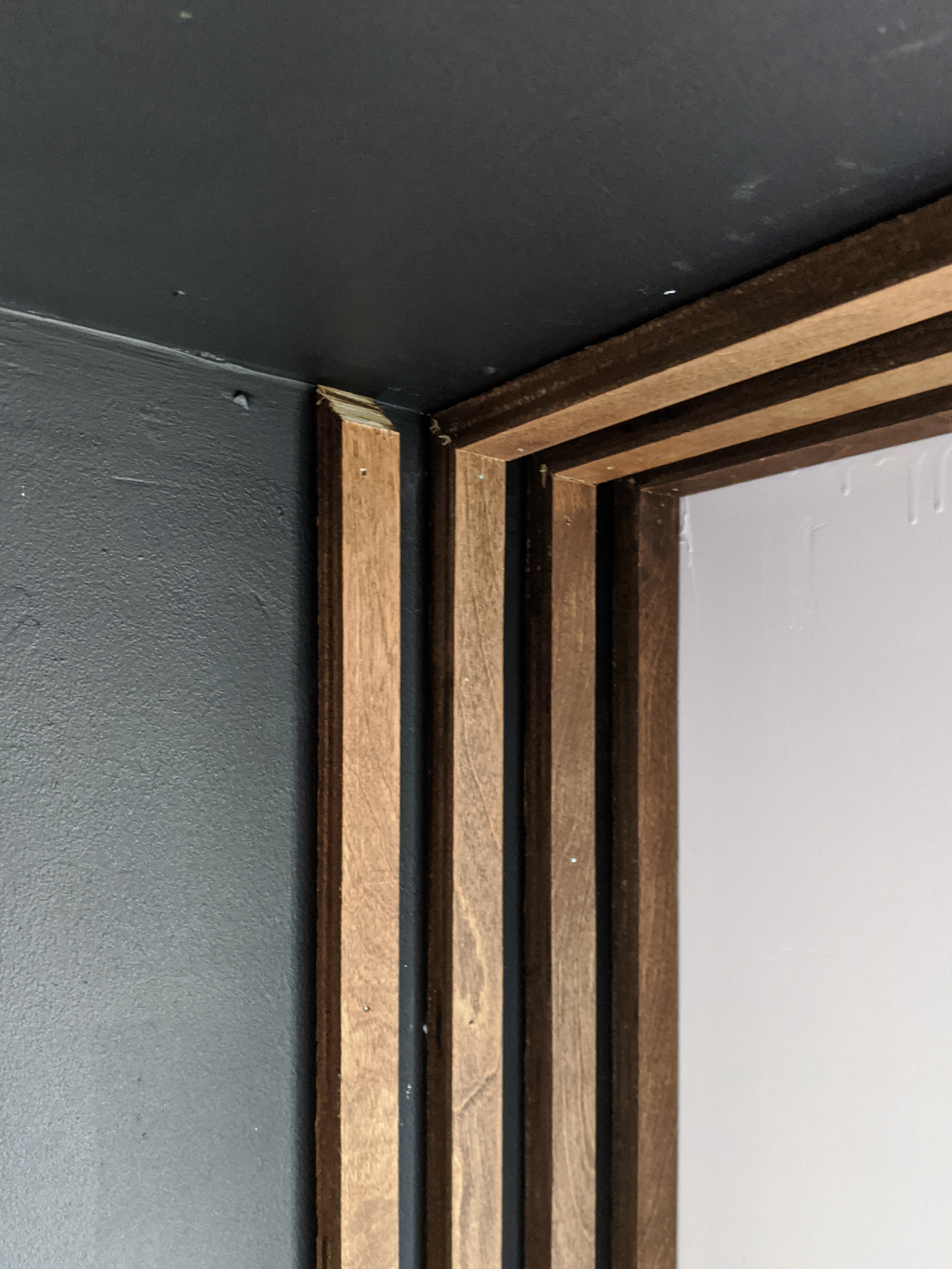 HOW TO CREATE A BAY WINDOW SLAT WALL - Simply Aligned Home