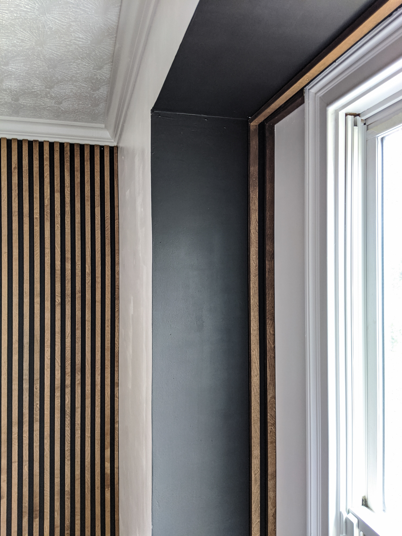 HOW TO CREATE A BAY WINDOW SLAT WALL - Simply Aligned Home