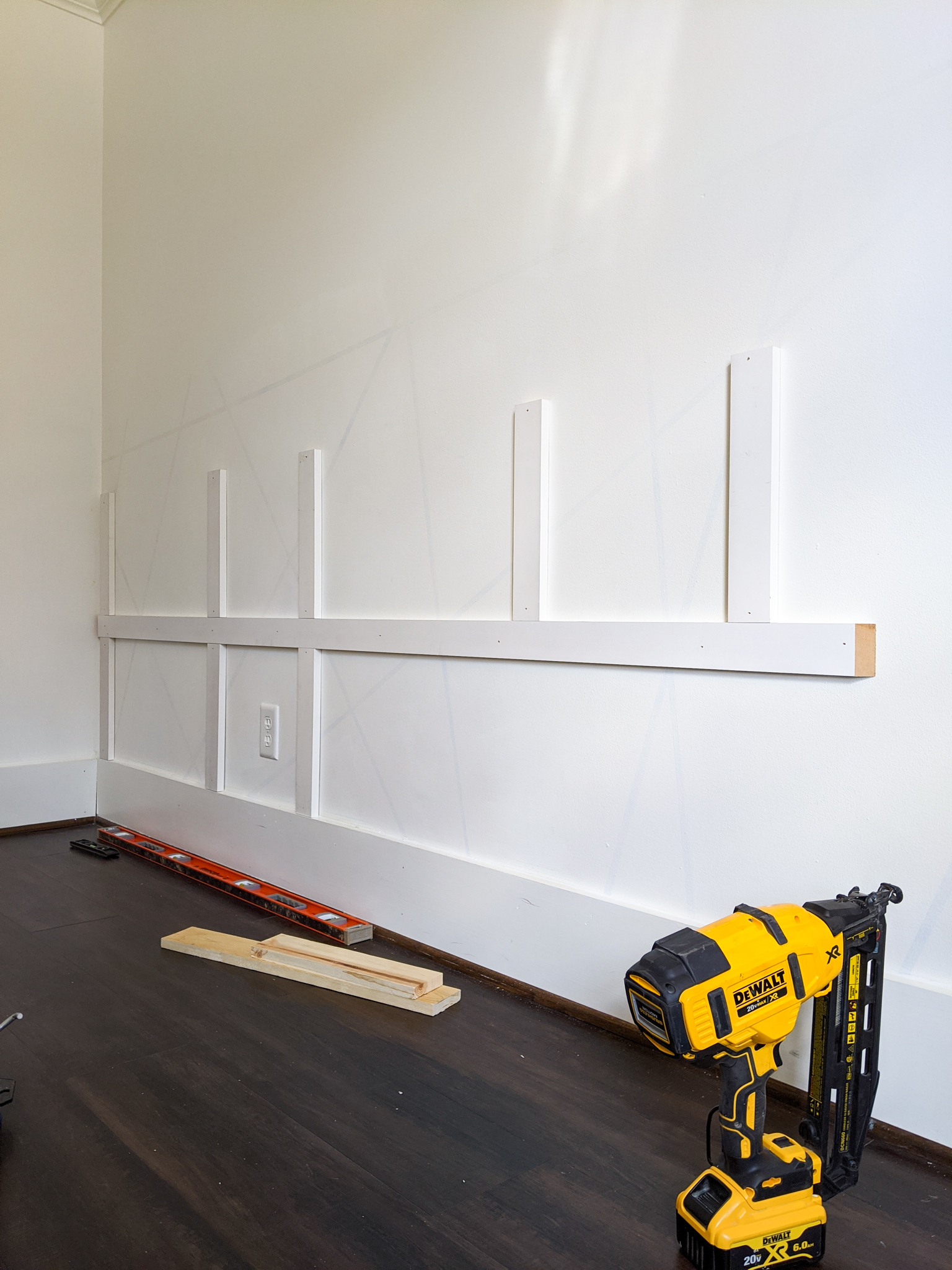 HOW TO CREATE A MODERN BOARD AND BATTEN WALL - Simply Aligned Home