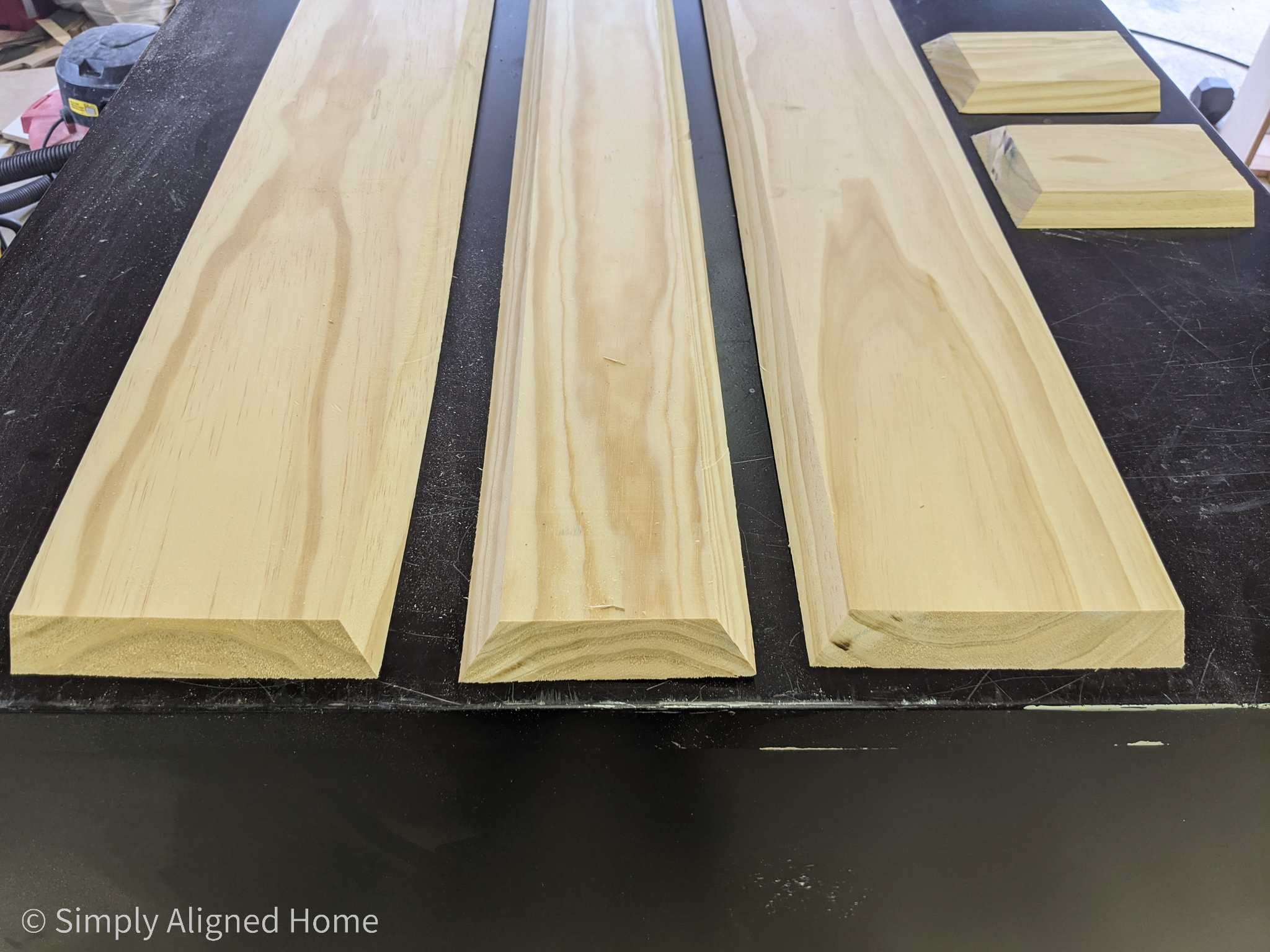 HOW TO MAKE A CLEAN AND SIMPLE WOOD MANTEL - Simply Aligned Home