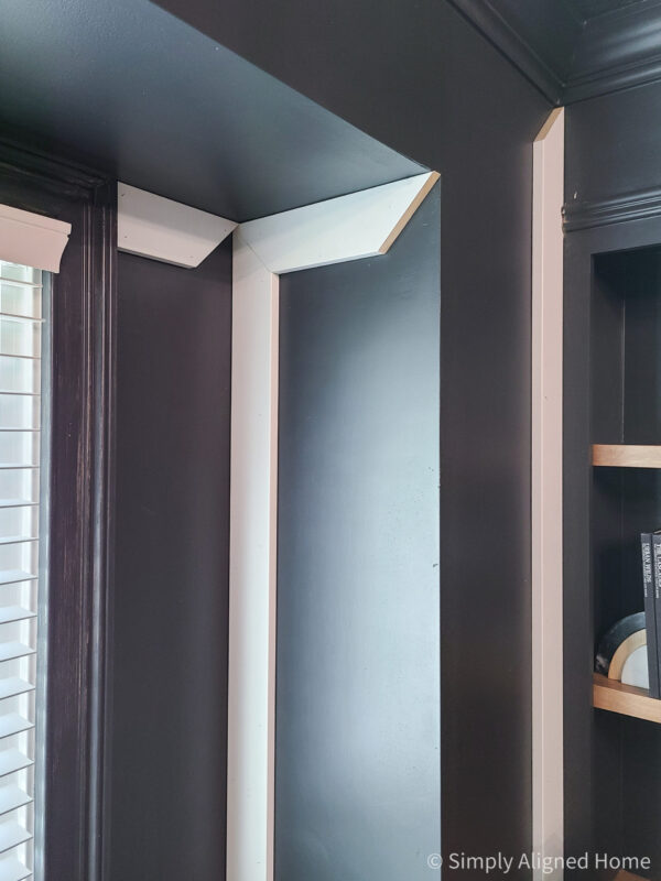 HOW TO INSTALL MODERN PICTURE FRAME MOULDING - Simply Aligned Home