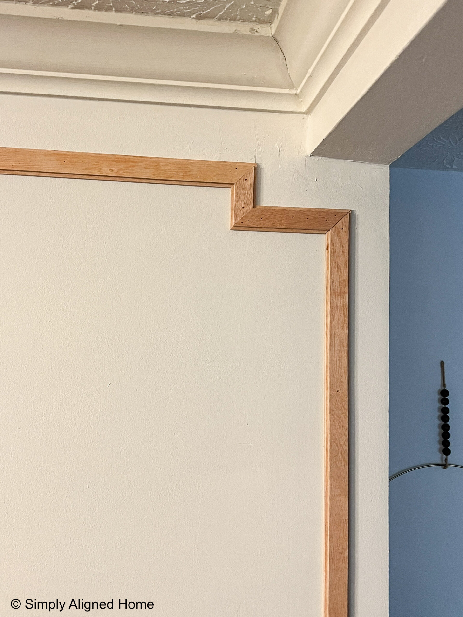 HOW TO MAKE MODERN PICTURE FRAME MOULDING OUT OF PLYWOOD - Simply ...