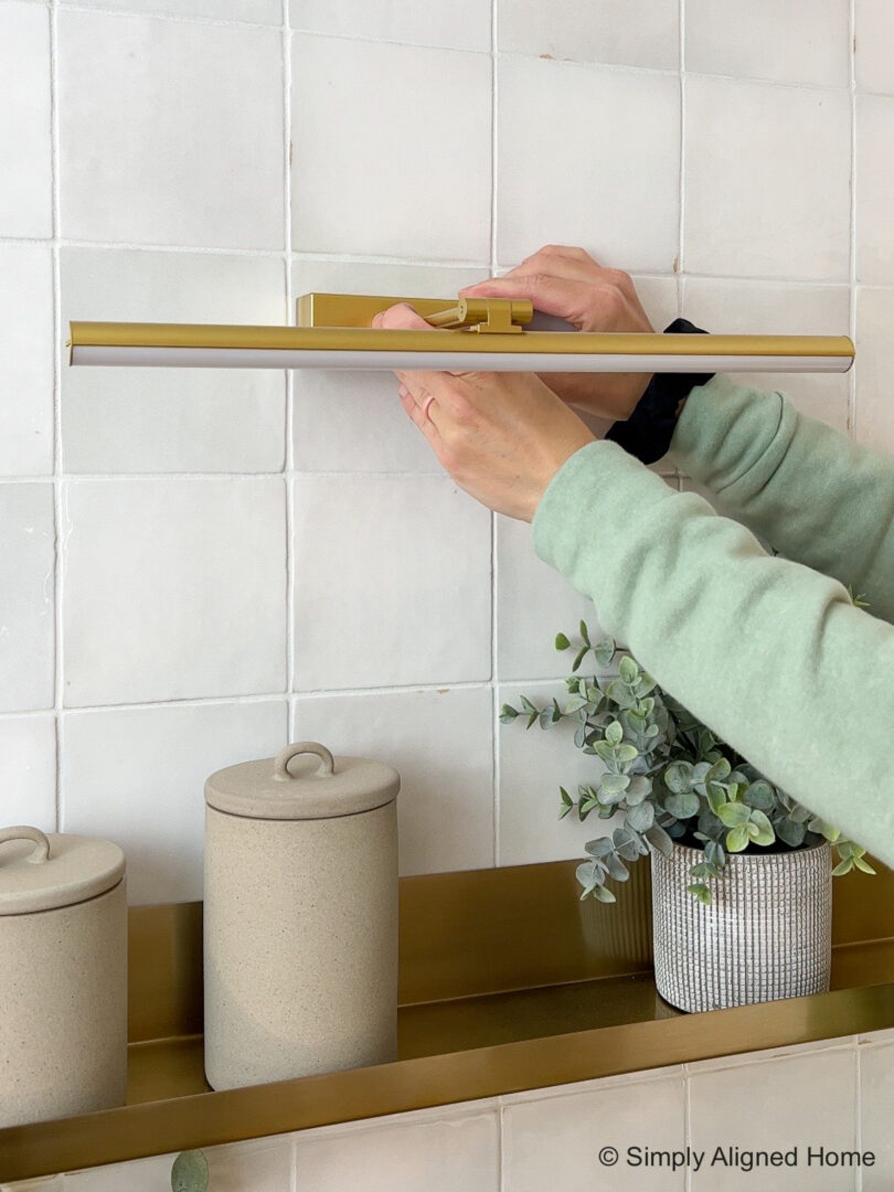 ALL ABOUT BATTERY POWERED PICTURE LIGHTS - Simply Aligned Home